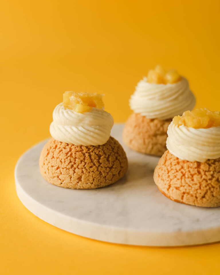 Ptysie pina colada z kremem kokosowym i karmelizowanym ananasem