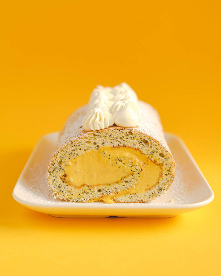 Rolada biszkoptowa z makiem i kremem mango - Cake it